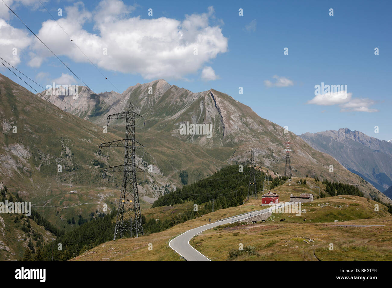 Powerline pass hi-res stock photography and images - Alamy