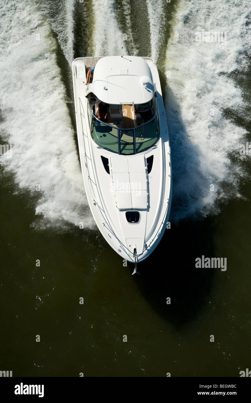 High speed yacht hi-res stock photography and images - Alamy