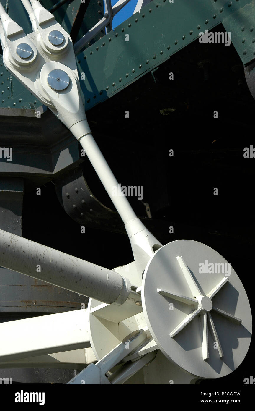 Bridge support hi-res stock photography and images - Alamy