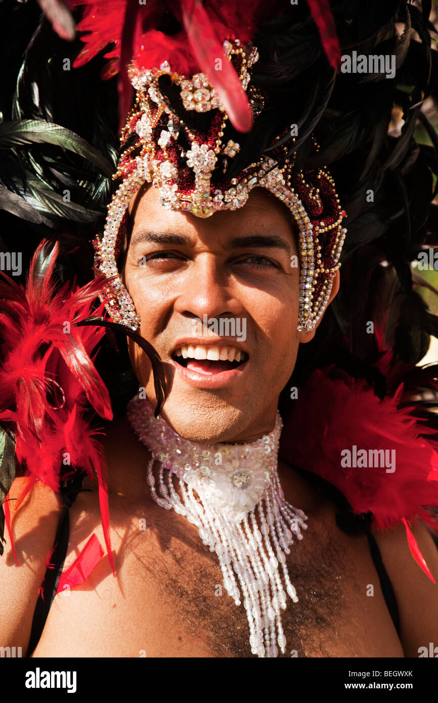 Samba dancer in carnival parade hi-res stock photography and images - Alamy