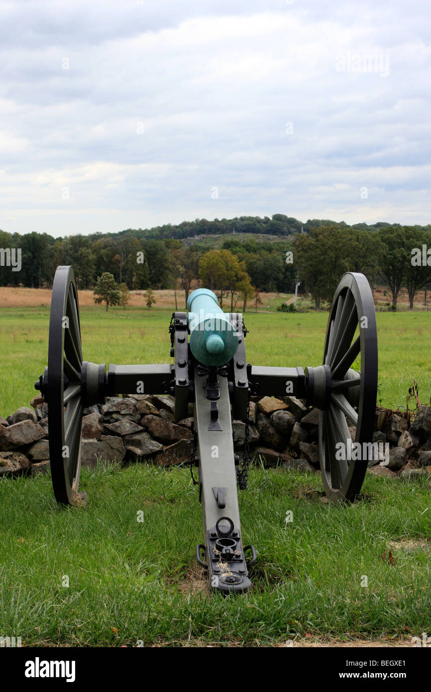 Confederate Army cannon position. Union Army's Little Round Top ...