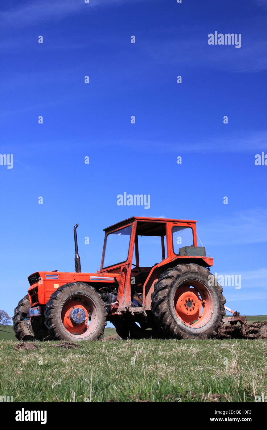 Red farm tractors hi-res stock photography and images - Alamy