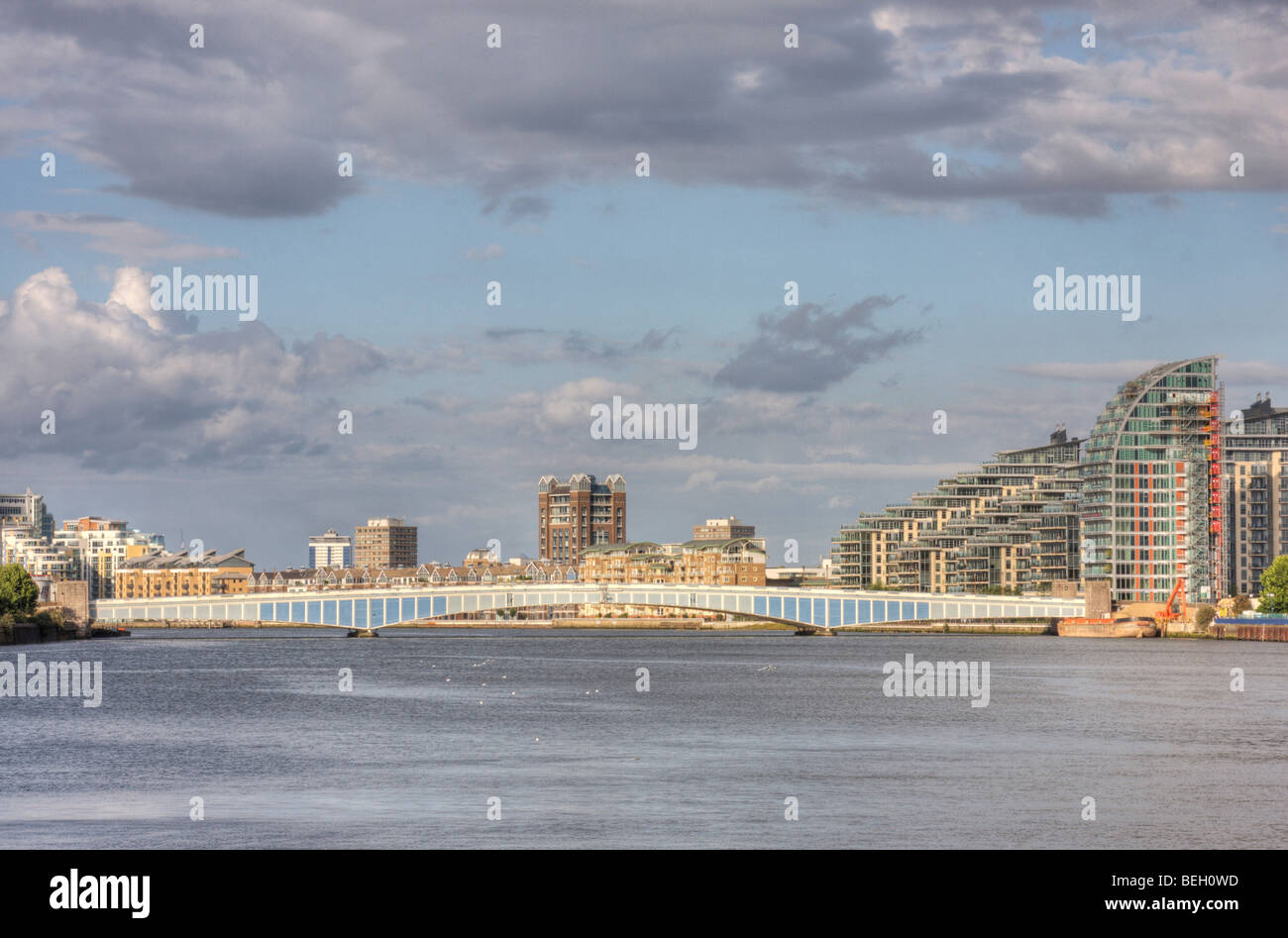 Wandsworth Bridge viewed from across the River Thames Stock Photo - Alamy
