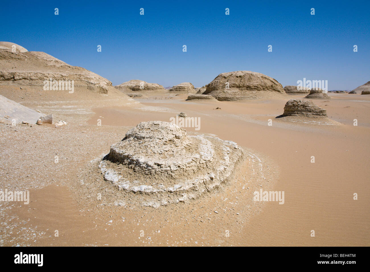 Landscape in White Desert National Park, Libyan Desert, Egypt Stock ...