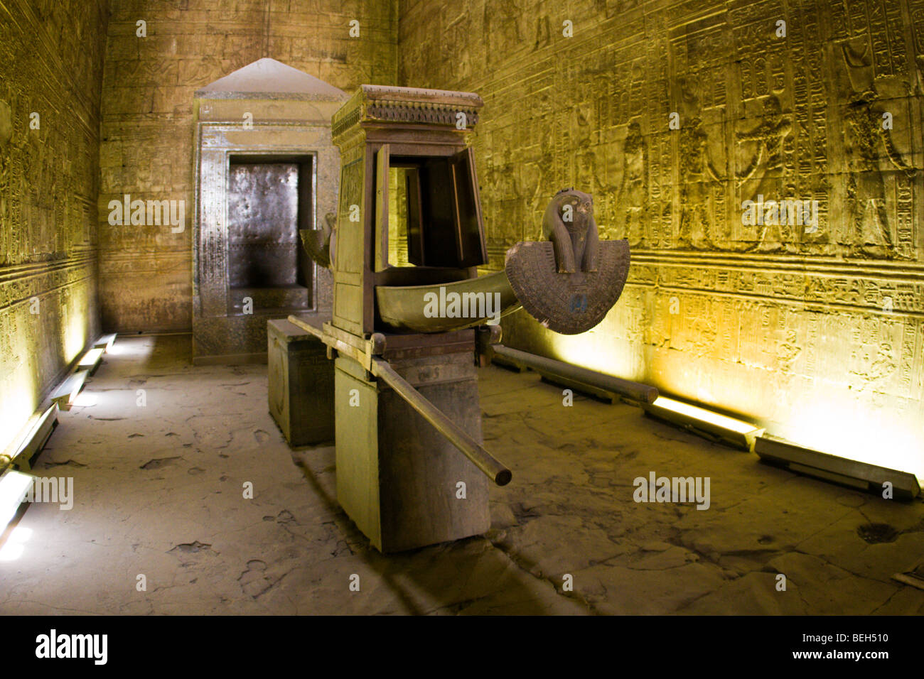 Horus temple in edfou hi-res stock photography and images - Alamy