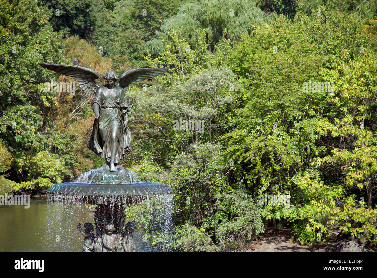 Fountain statue in a park Stock Photo - Alamy