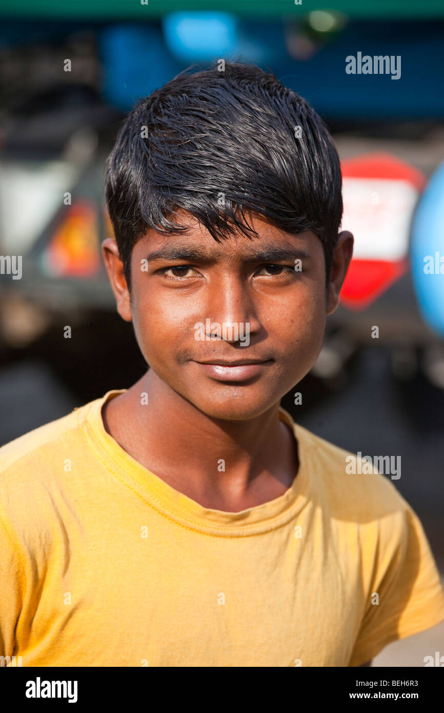 Boy in Dhaka Bangladesh Stock Photo - Alamy