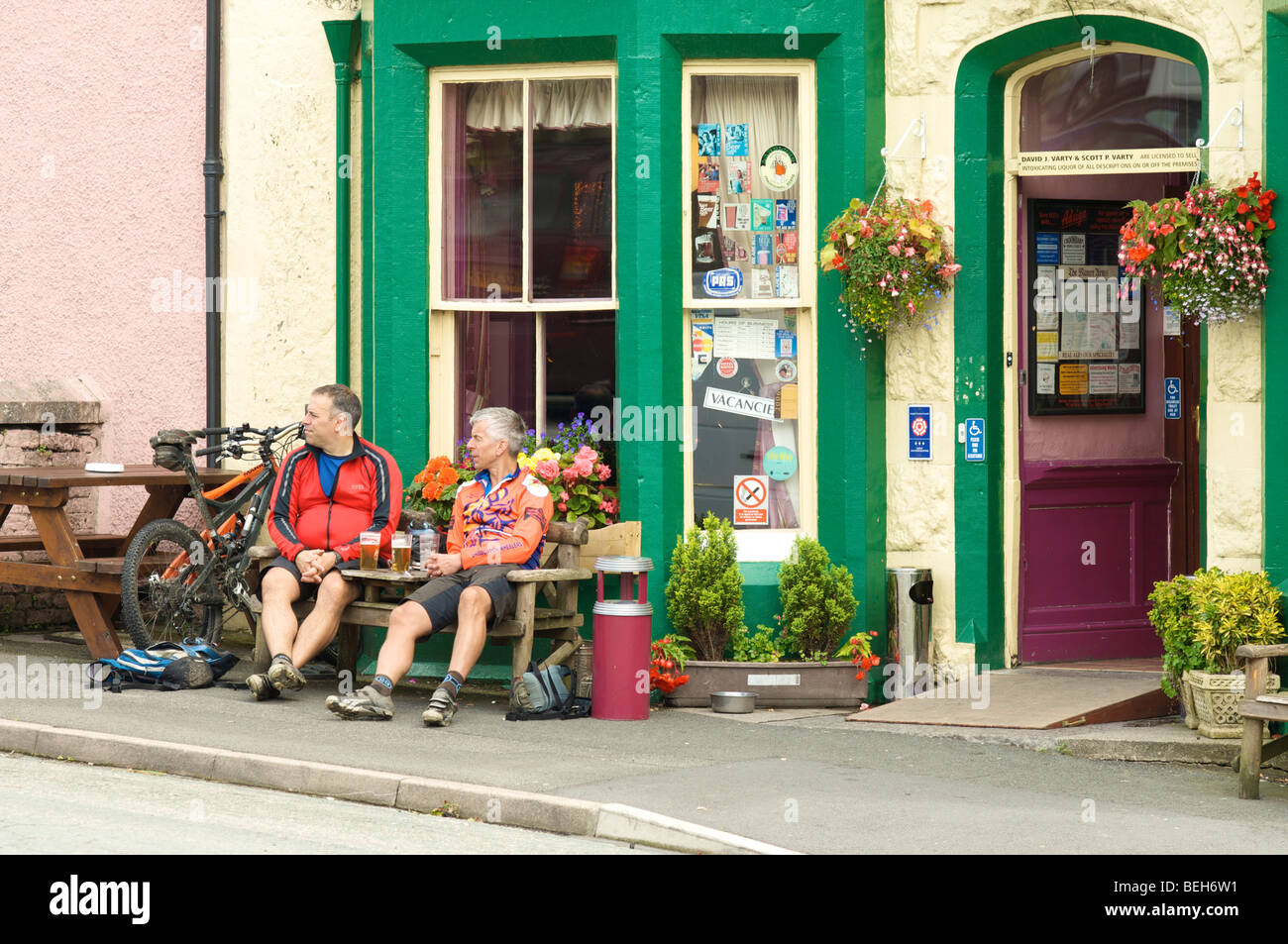 Cycling pub hi-res stock photography and images - Alamy