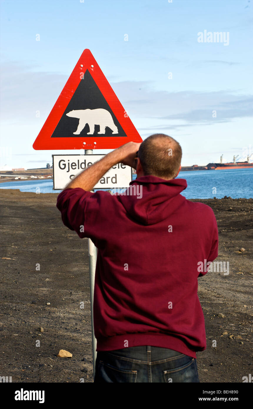 Polar bear road sign hi-res stock photography and images - Alamy