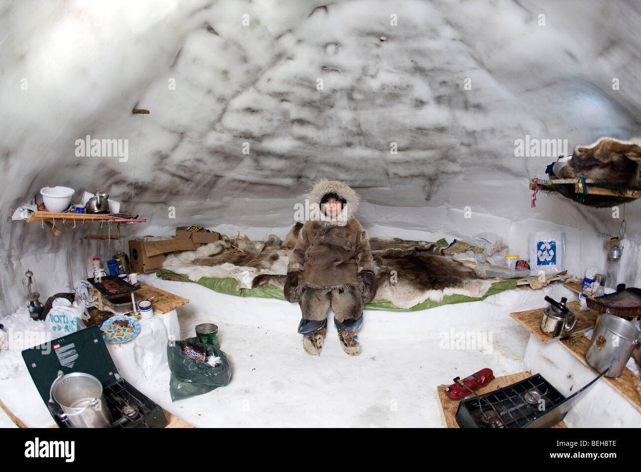 Child igloo inuit canada hi-res stock photography and images - Alamy