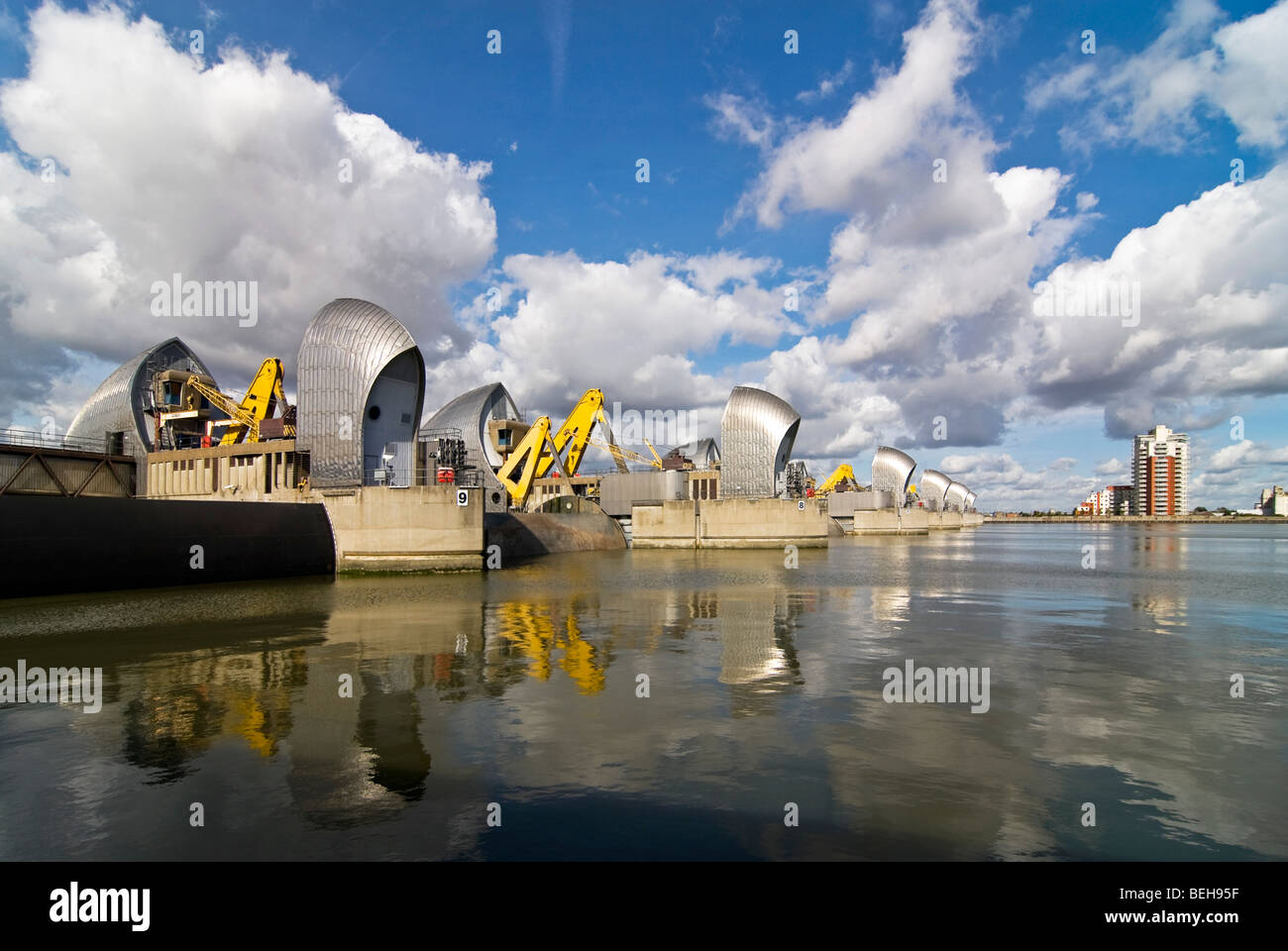 Thames barrier closed hi-res stock photography and images - Alamy
