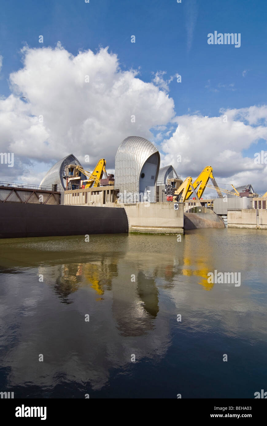 Barrage gates hi-res stock photography and images - Alamy