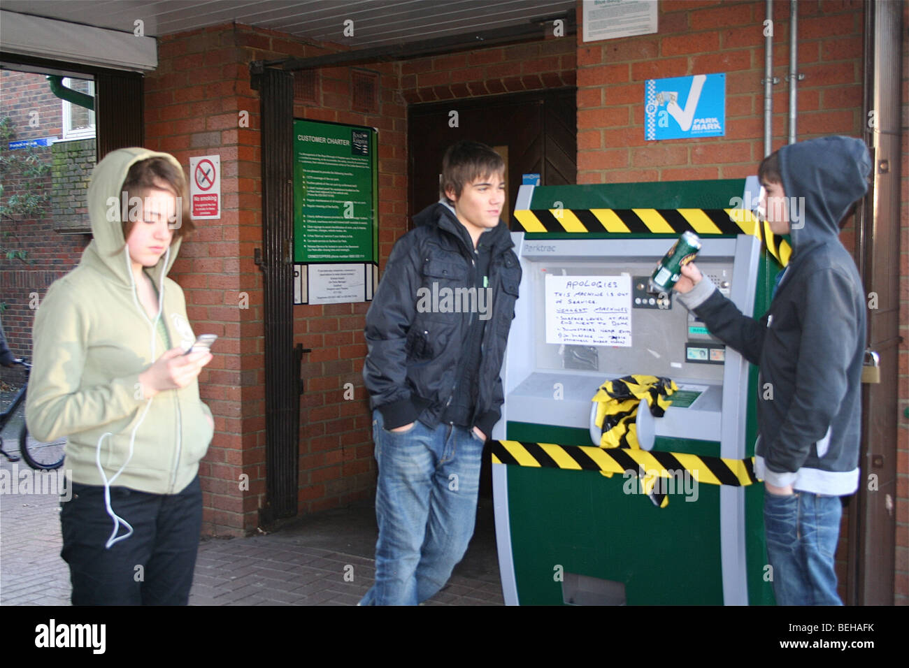gang of kids loitering bored Stock Photo - Alamy