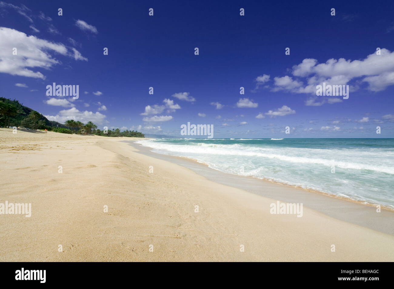View along a beach in Oahu, Hawaii, USA Stock Photo - Alamy