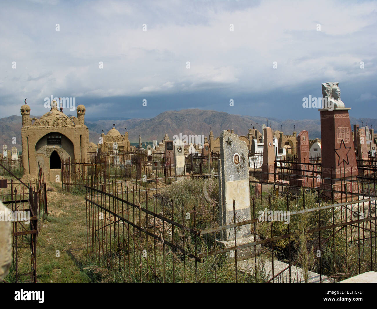 Muslim graveyard hi-res stock photography and images - Alamy