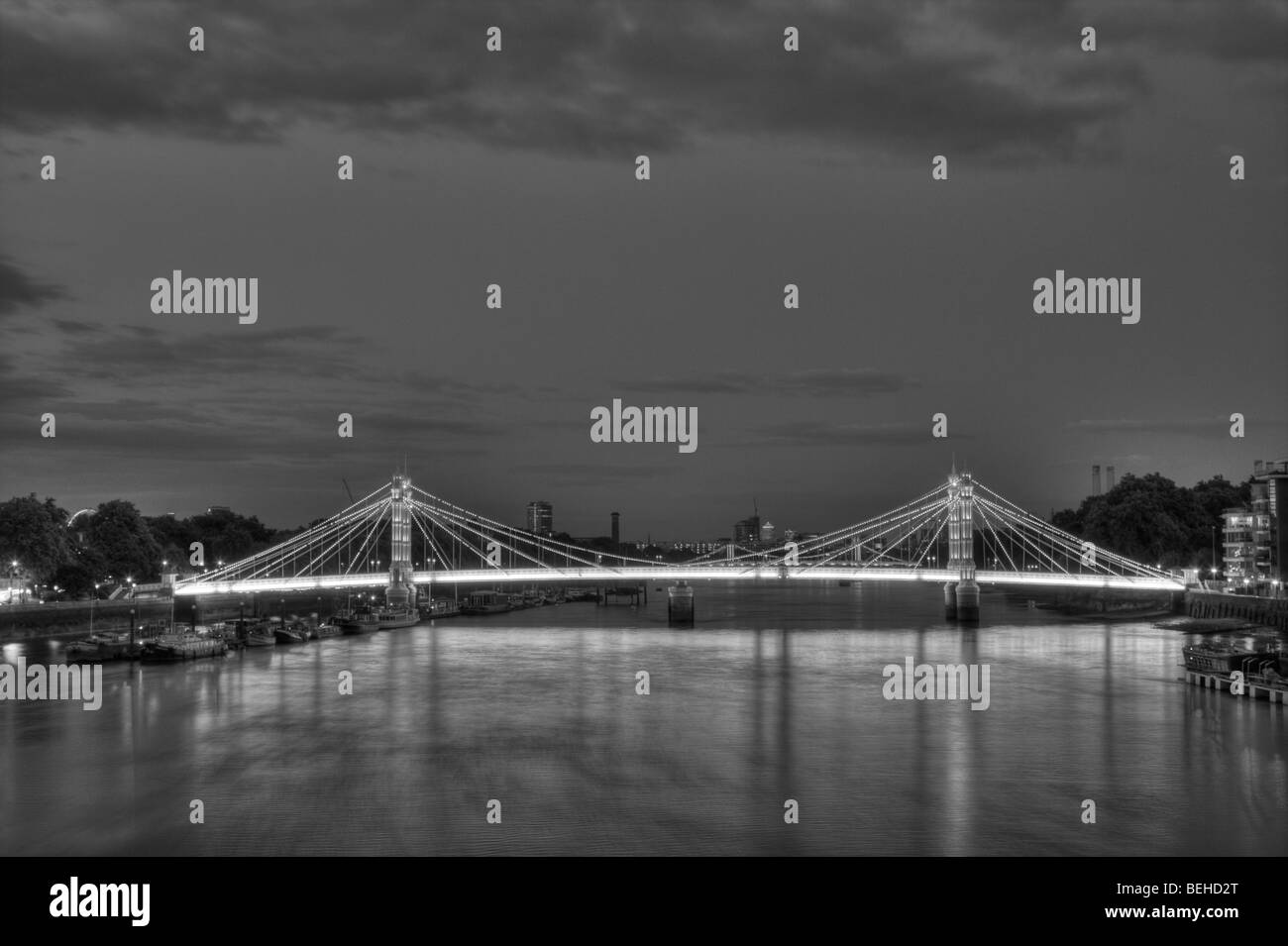 Albert bridge at night hi-res stock photography and images - Alamy