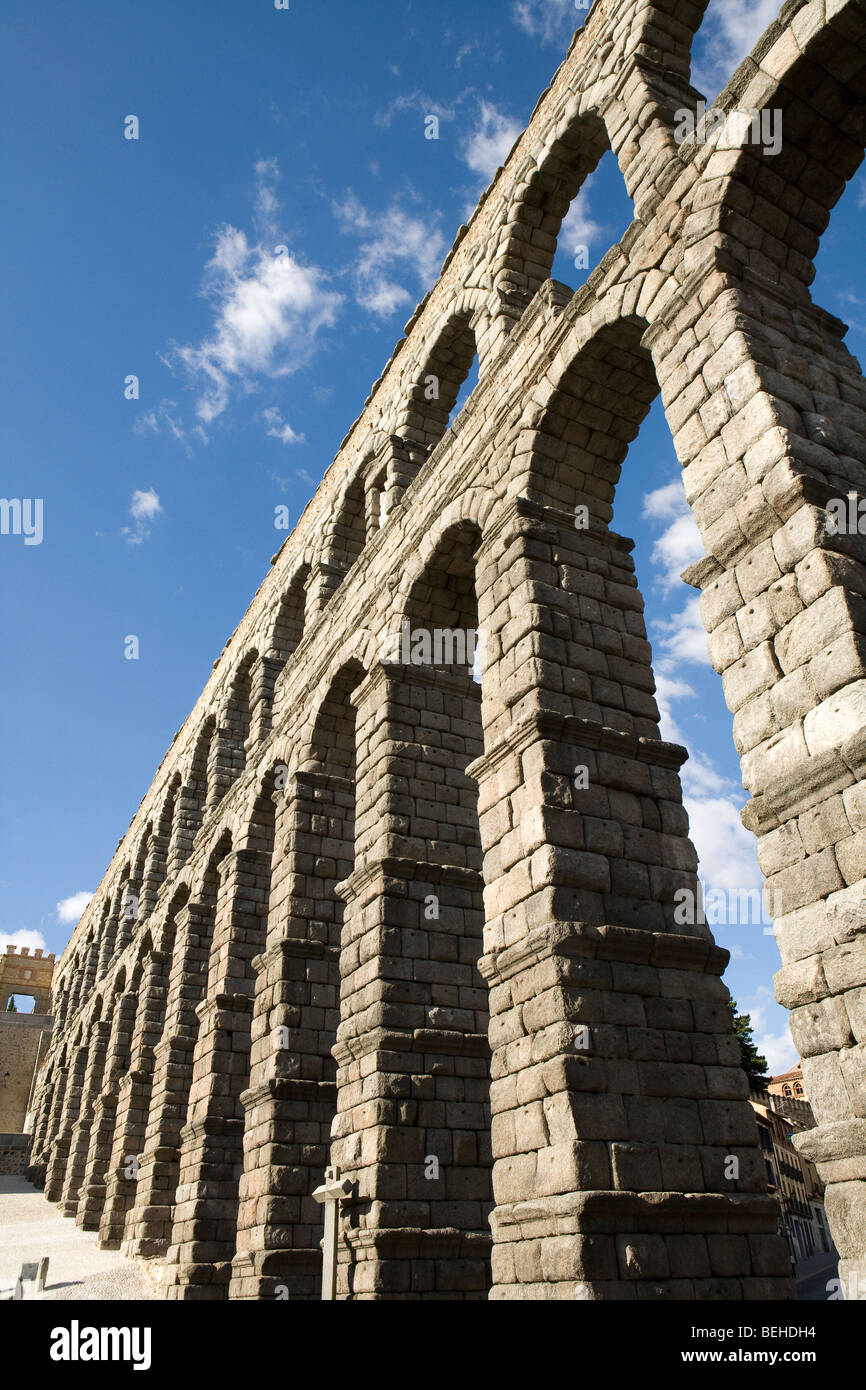 Brick aqueduct arches hi-res stock photography and images - Alamy