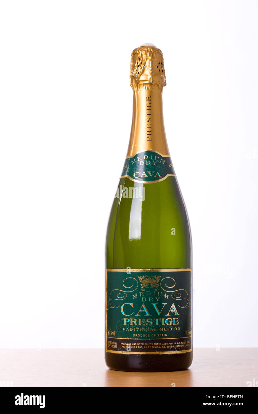 Cava bottle hi-res stock photography and images - Alamy