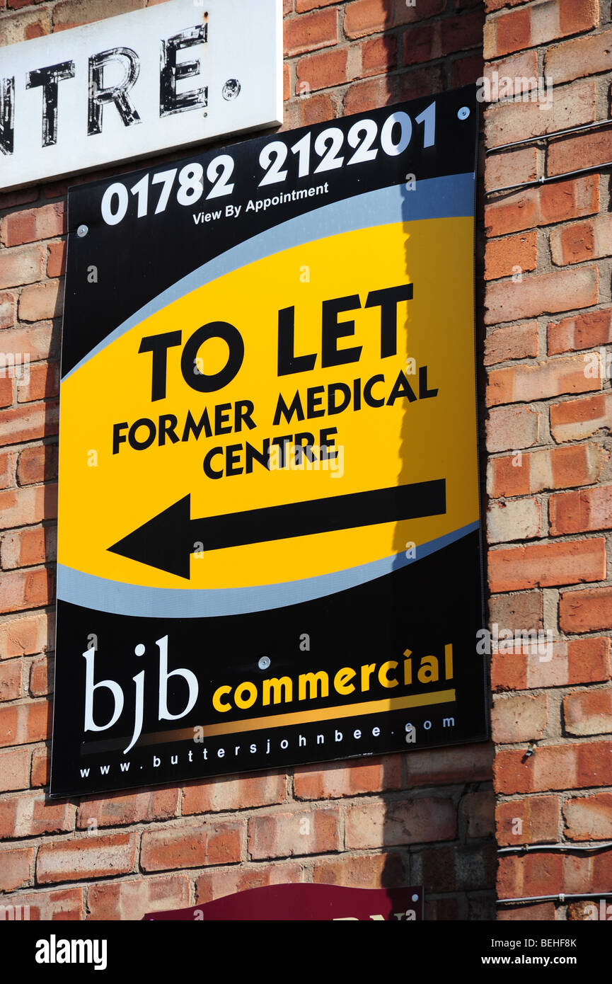 Medical centre sign hi-res stock photography and images - Alamy