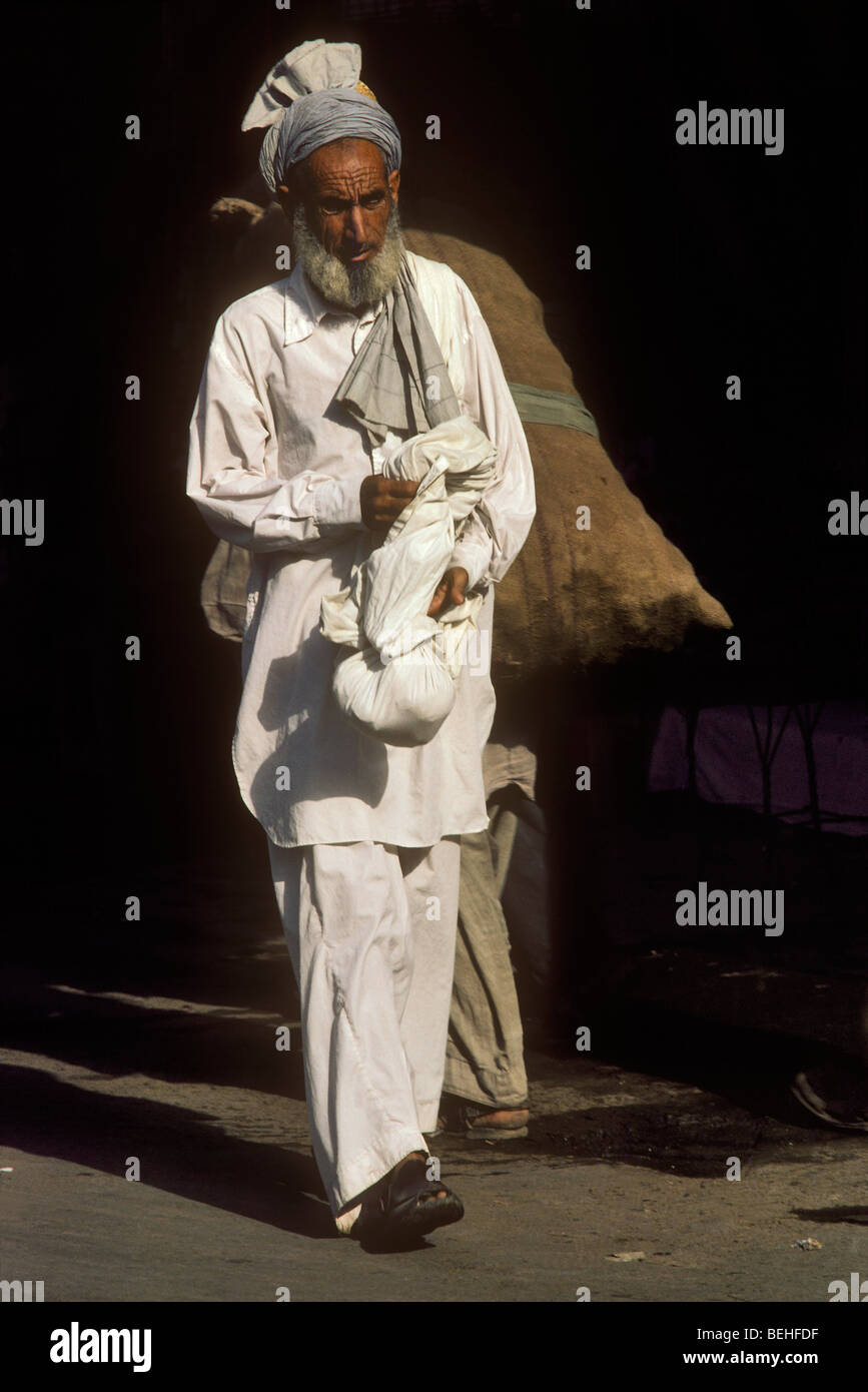 Pathan walking at Misgaran Bazaar, Northwest Frontier, Pakistan Stock ...