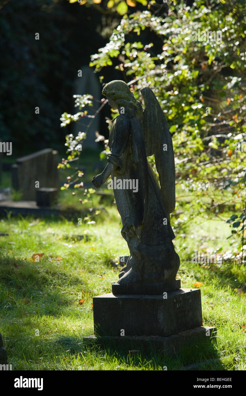 Angel in graveyard hi-res stock photography and images - Alamy