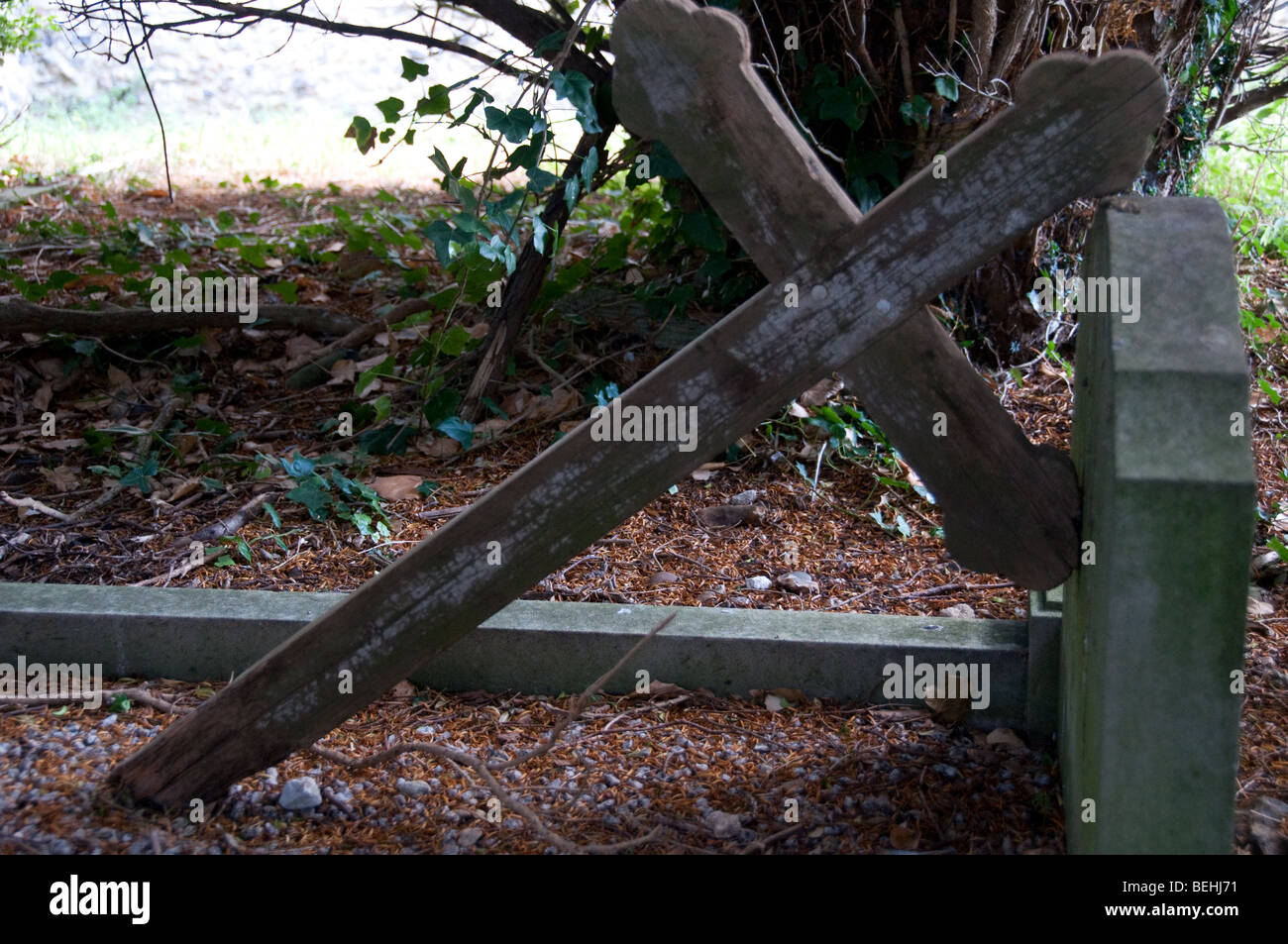Fallen cross hi-res stock photography and images - Alamy