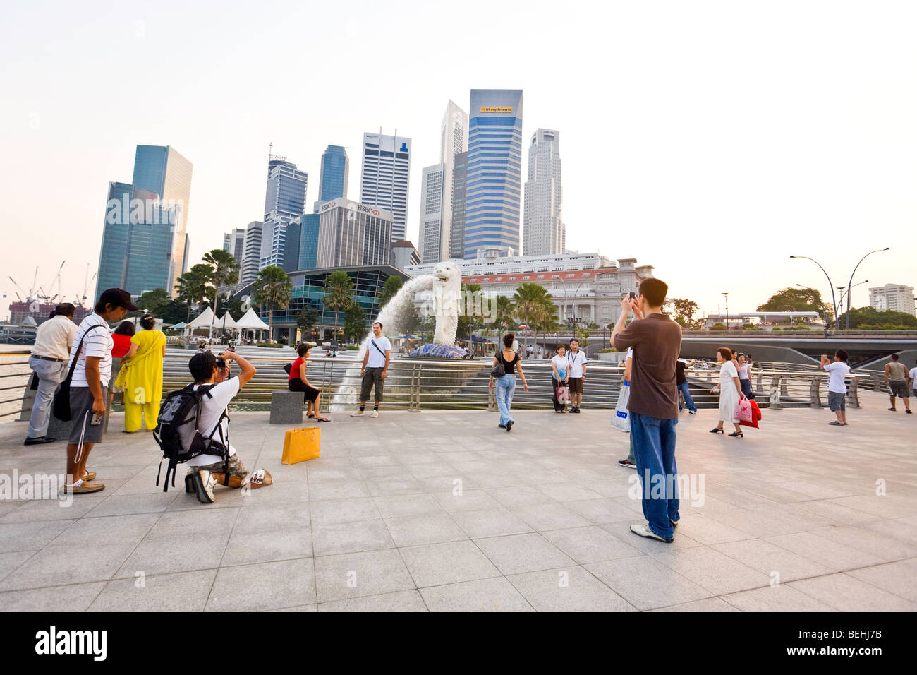 Singapore, River District, Merlion Park. Merlion statue at dusk Stock ...