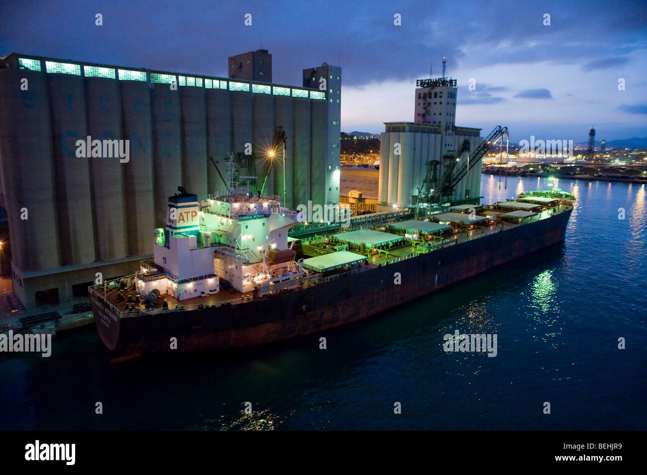 Grain carrier unloading grain at the Port of Barcelona Stock Photo - Alamy