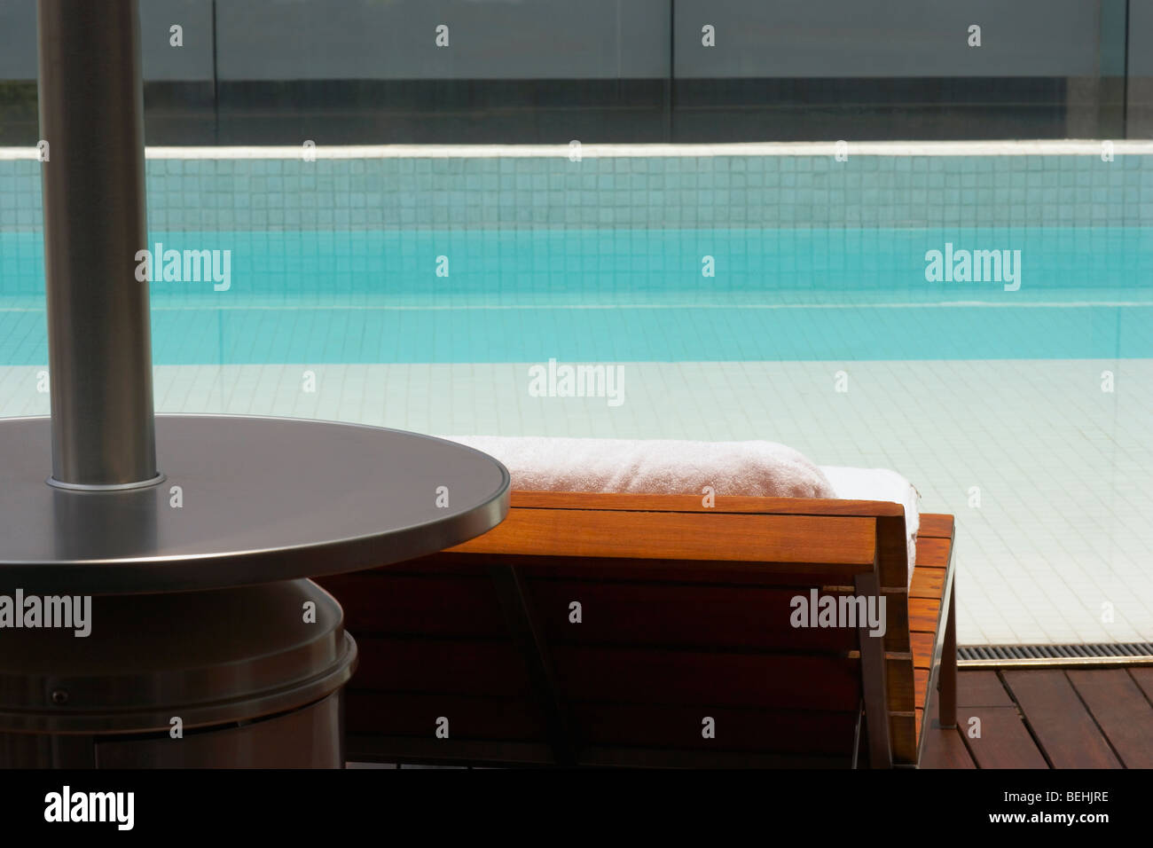 Poolside couch hi-res stock photography and images - Alamy