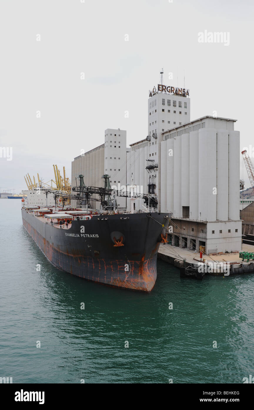 Evangelia Petrakis unloads grain at the Ergransa Silos, Port of ...