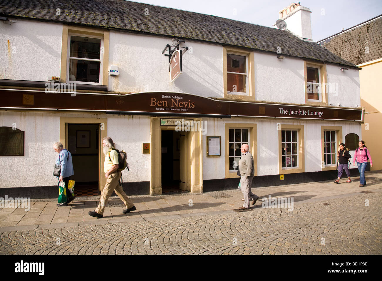 Typical traditional scottish pub hi-res stock photography and images ...