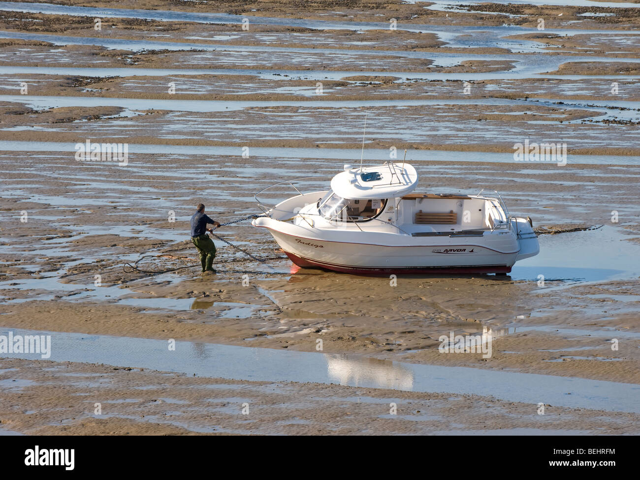 Boat stuck on mud hi-res stock photography and images - Alamy