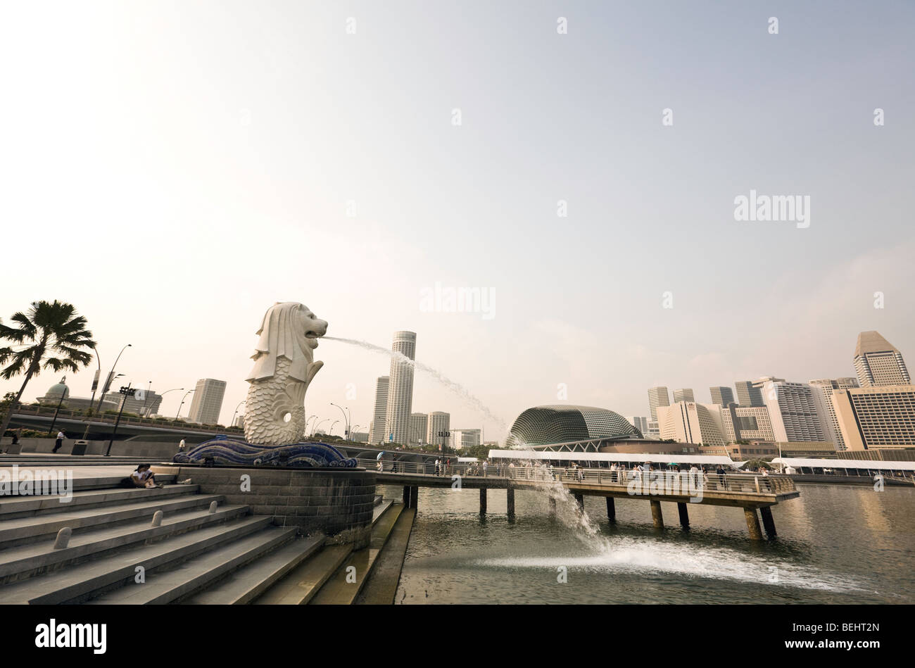Singapore, River District, Merlion Park. Merlion statue at dusk Stock ...