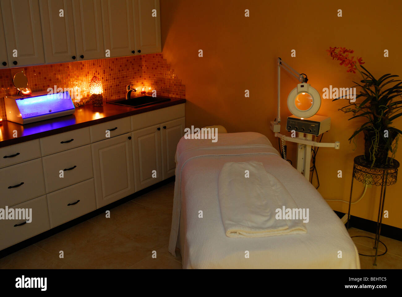 An interior room at a day spa Stock Photo - Alamy