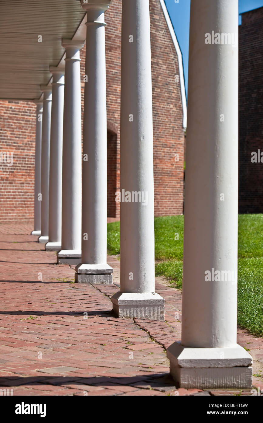 Wooden columns hi-res stock photography and images - Alamy