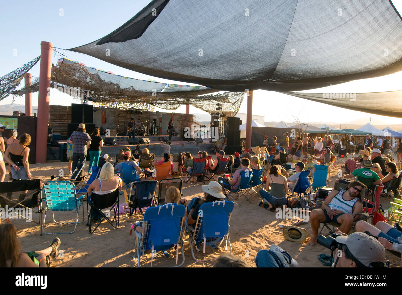 Tree crowd hi-res stock photography and images - Alamy