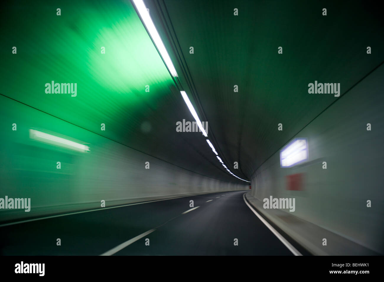 2 lane tunnel hi-res stock photography and images - Alamy