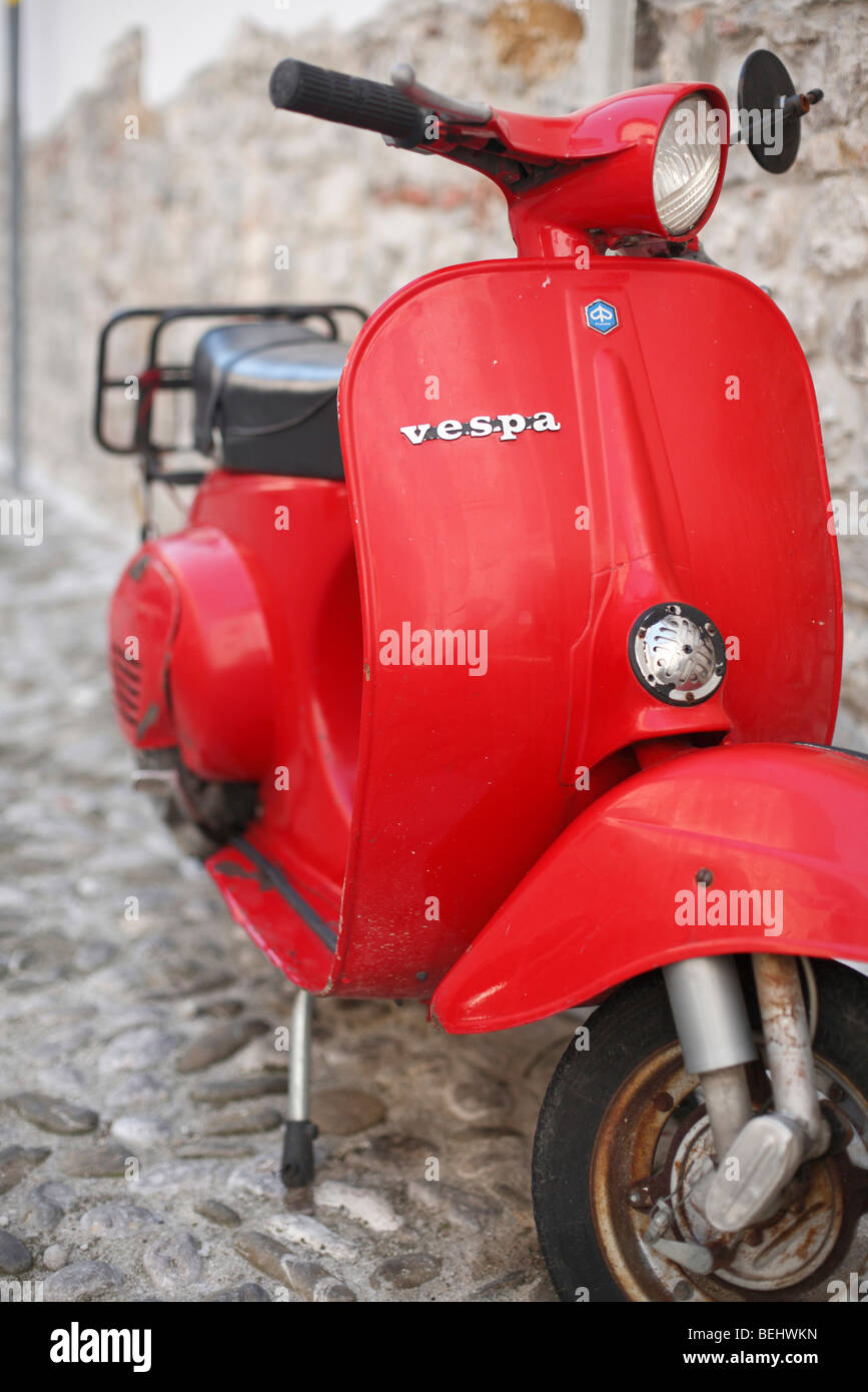 Vespa hi-res stock photography and images - Alamy