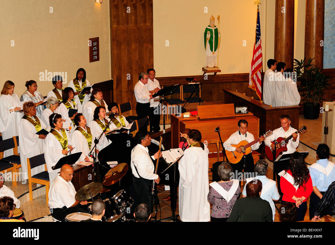 Worship church band hi-res stock photography and images - Alamy