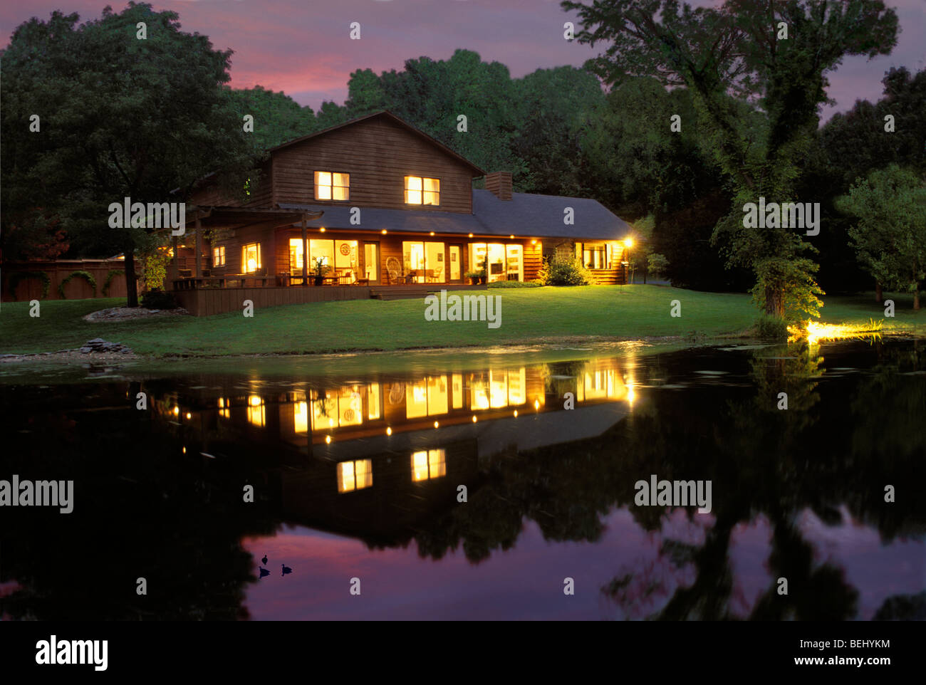 Lake house sunset party hi-res stock photography and images - Alamy