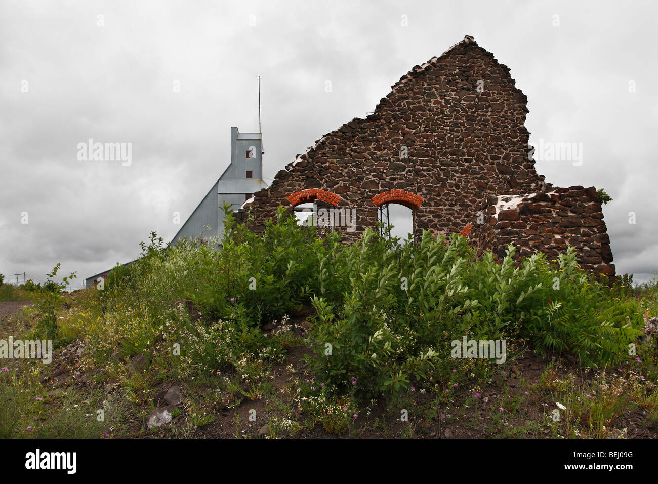 Ruins house hi hi-res stock photography and images - Alamy