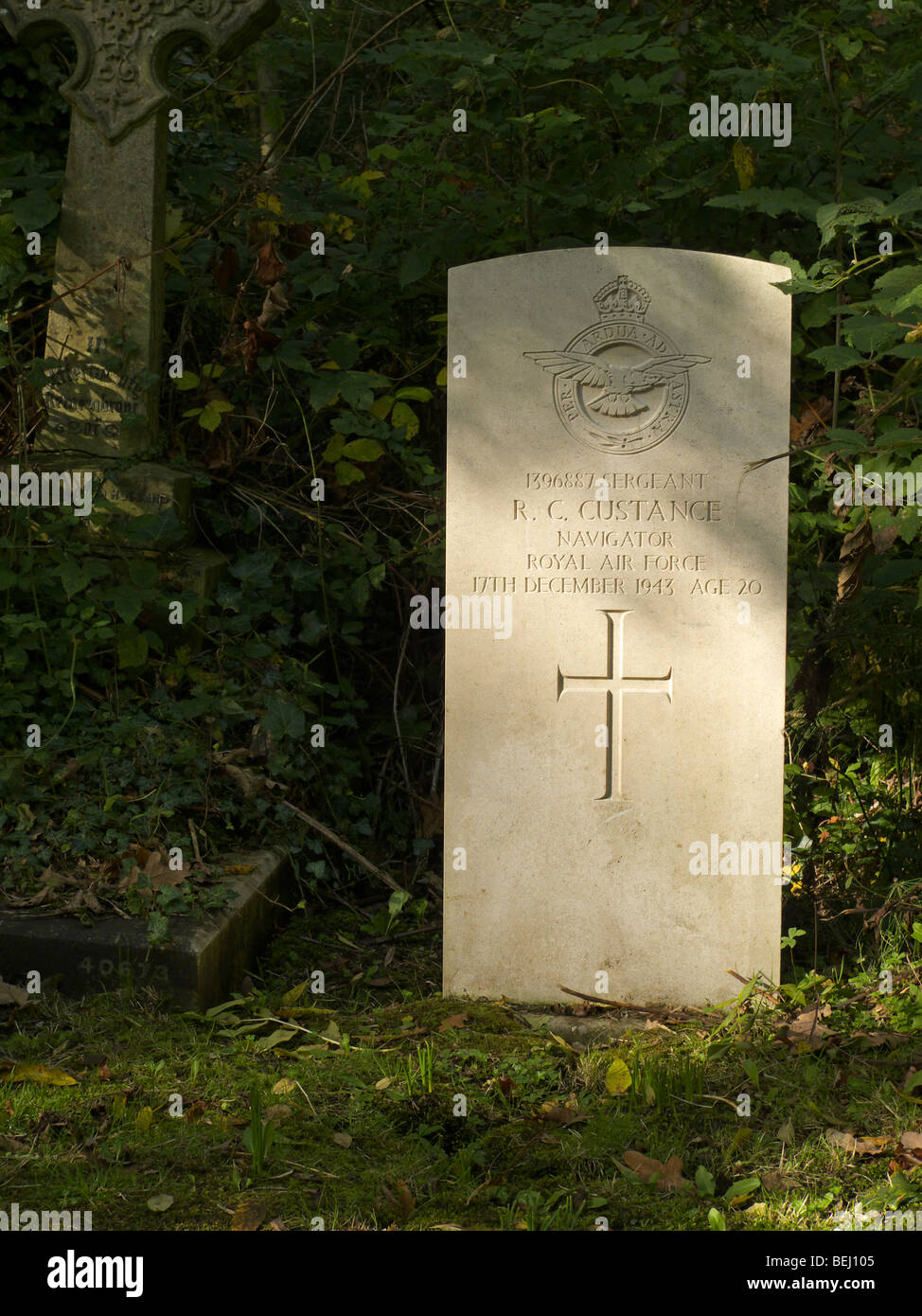 Headstone highgate cemetery hi-res stock photography and images - Alamy