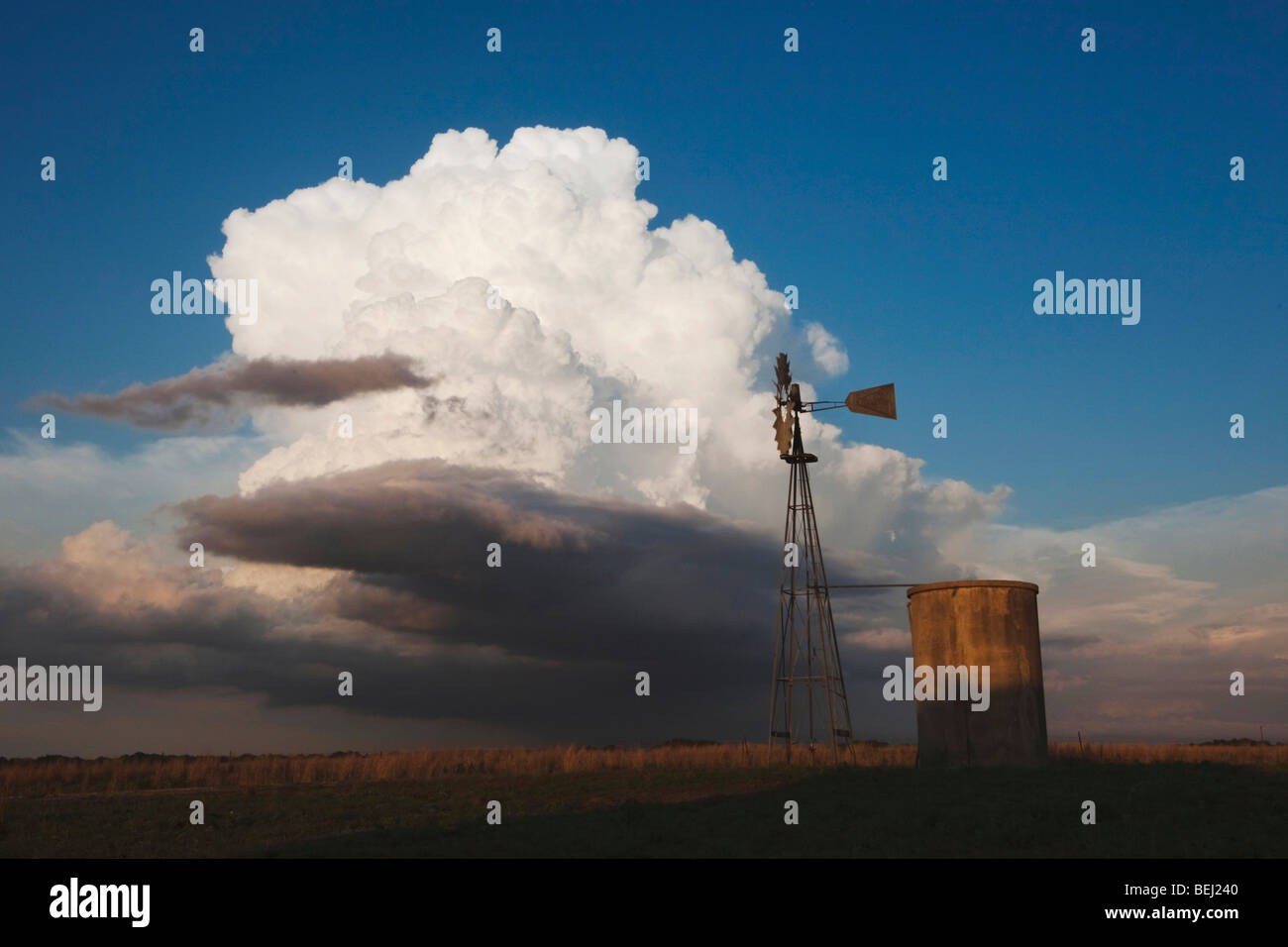 Wind mill with thunder cloud, Sinton, Corpus Christi, Coastal Bend ...