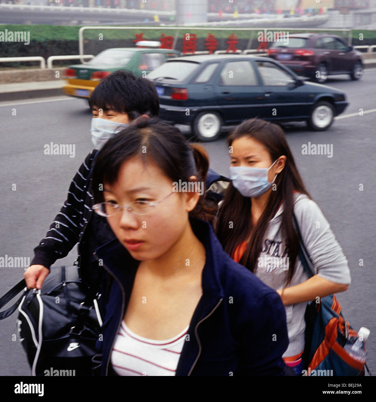 Young couple wear masks to protect against severe pollution in Beijing ...