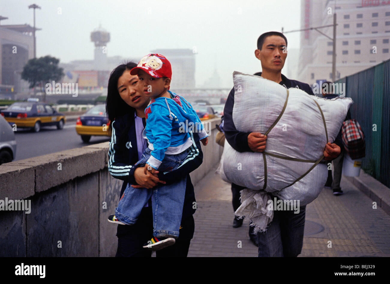 Migrant workers china chinese hi-res stock photography and images - Alamy