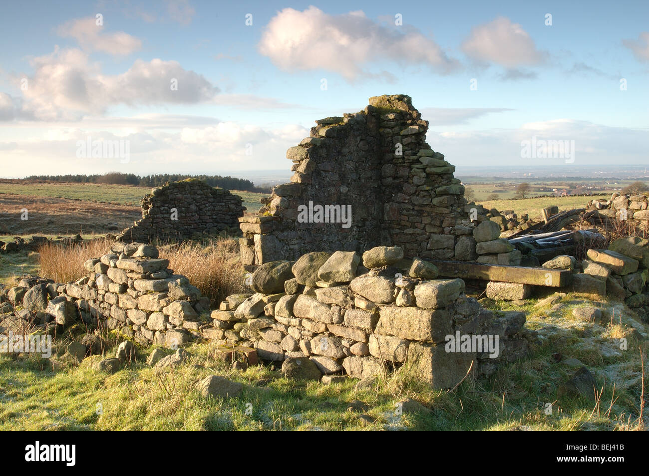 Ruined pennine farm hi-res stock photography and images - Alamy