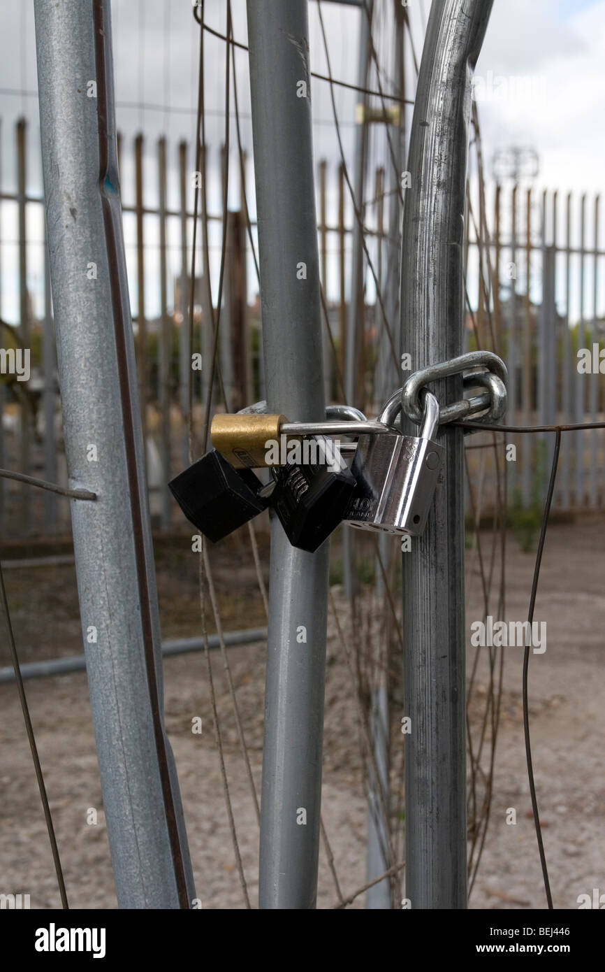Padlock at a secure site Stock Photo - Alamy