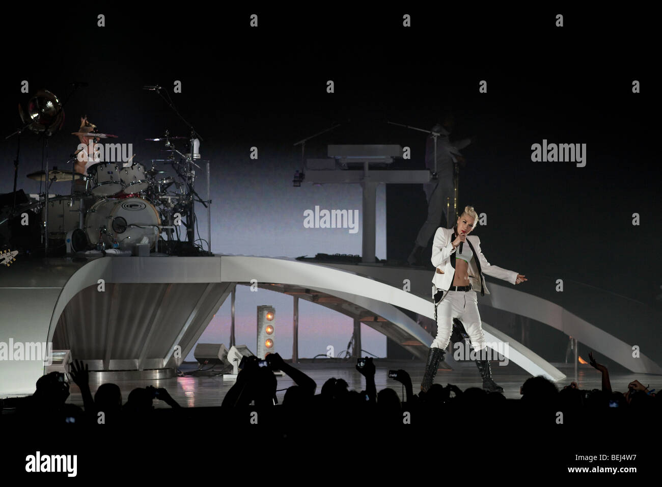 Gwen Stefani the lead singer of the musical group "No Doubt" in concert ...