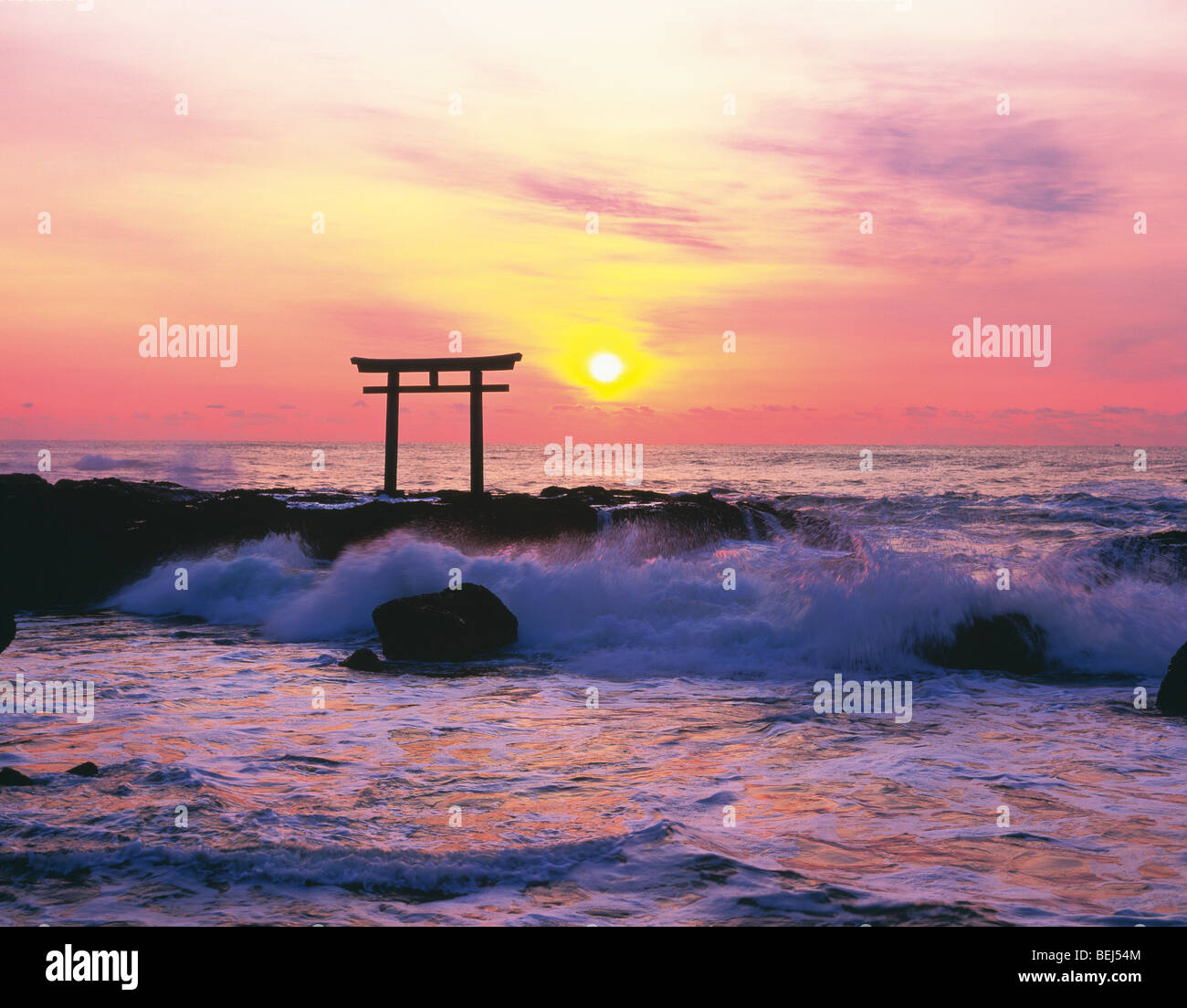 Rising sun japan hi-res stock photography and images - Alamy