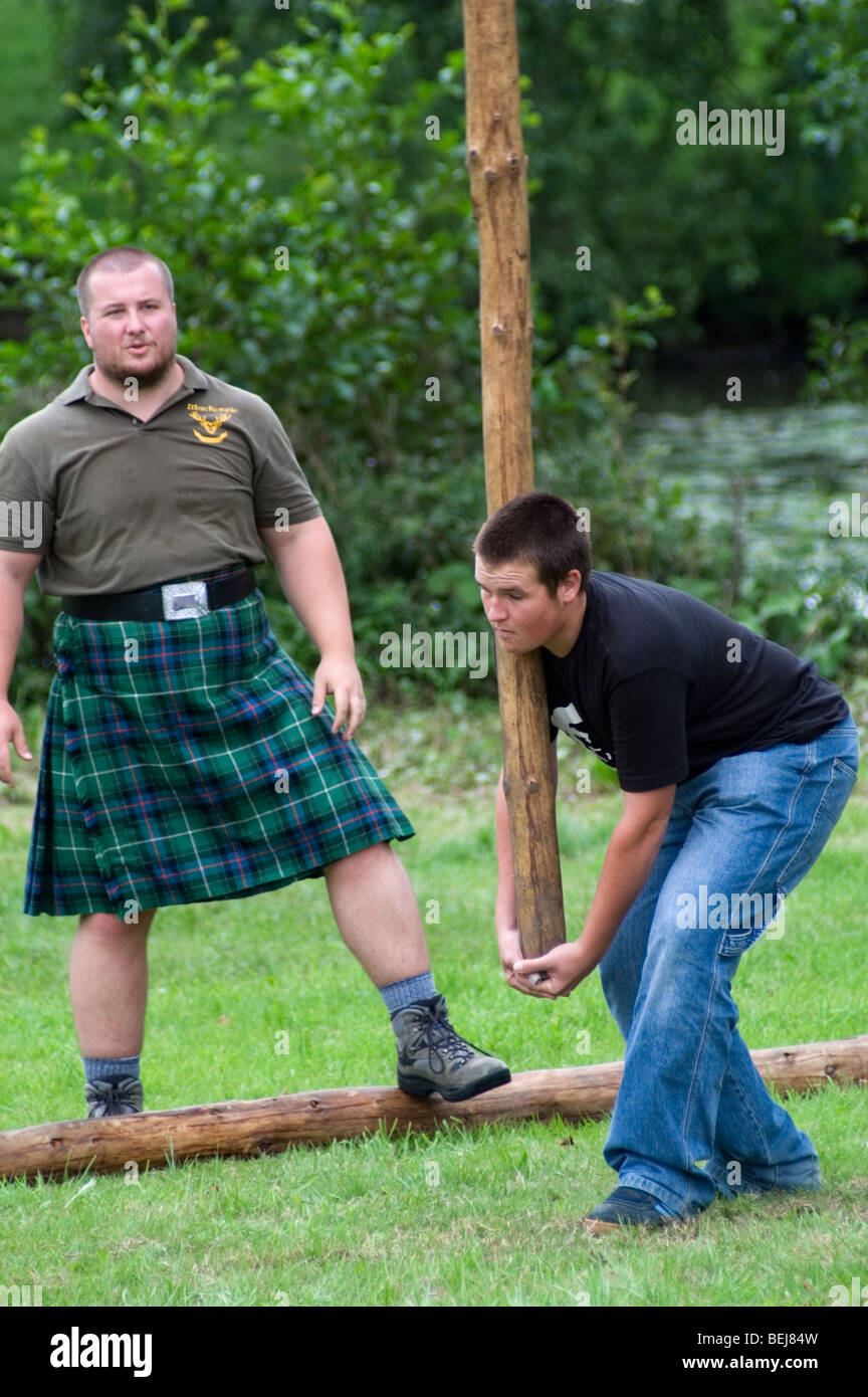 Highland games tossing the caber kilt hi-res stock photography and ...